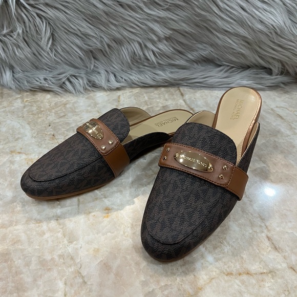 MICHAEL Michael Kors | Shoes | Michael Michael Kors Plate Signature ...